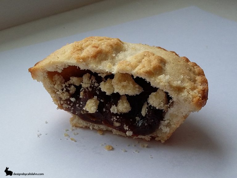 Mince Pie & Arteza Pencils | Designs by Calislahn